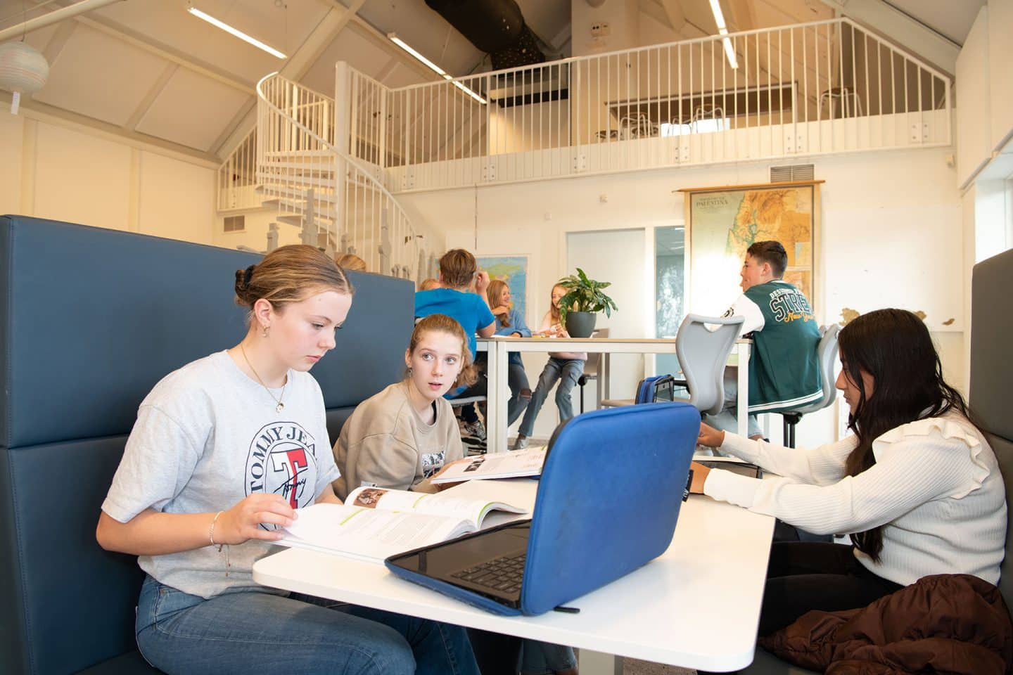 Ons onderwijs — Houtkamp College